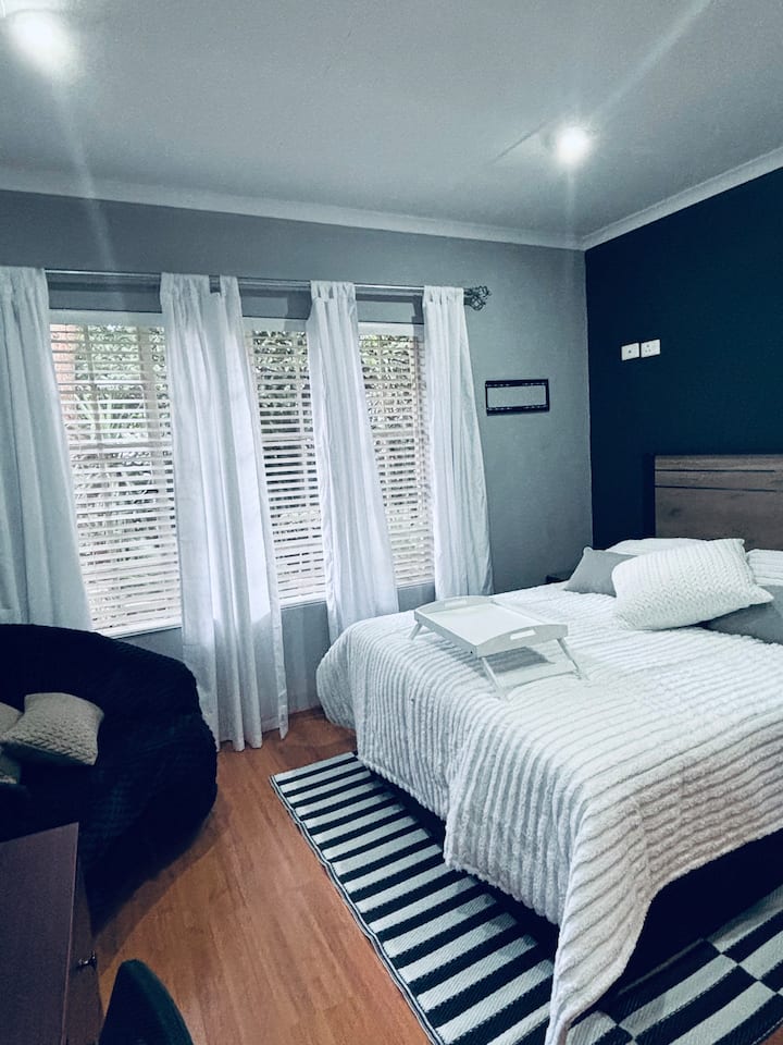 @Home - 2 X Double En-suite Bedrooms, Tv, Wifi - Benoni