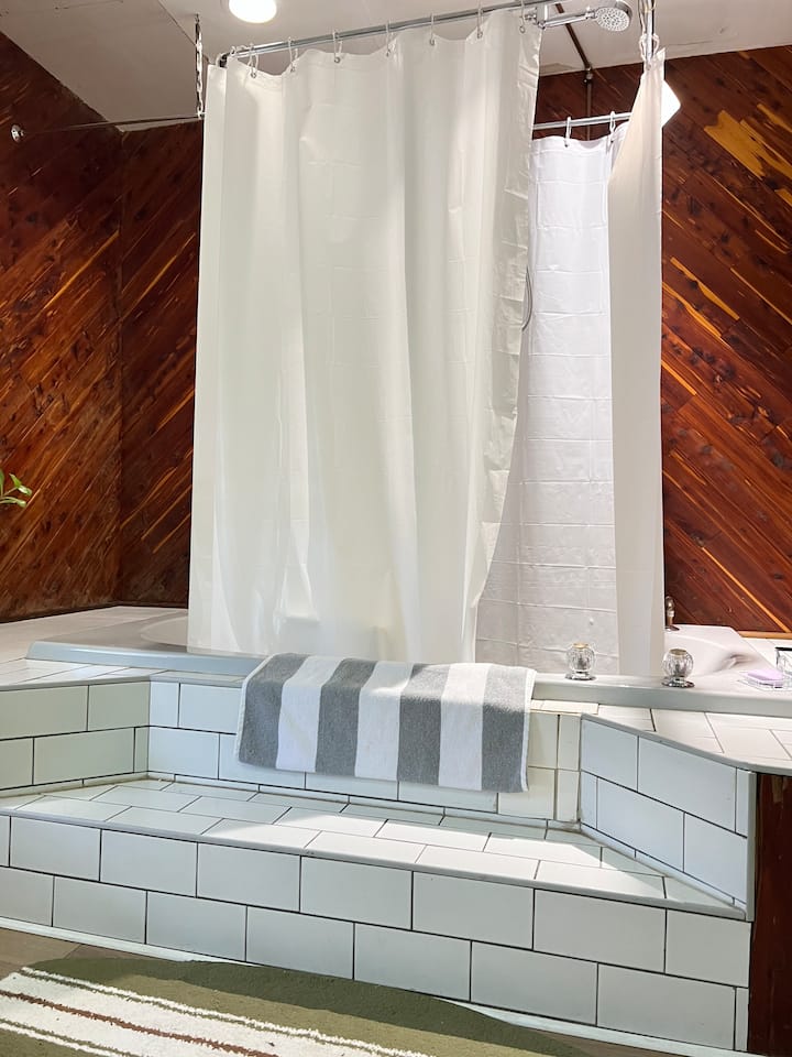 Well House Boutique Private Floor - Welland