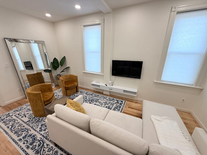 Top-floor Brownstone W/nyc Skyline Views + Parking - West New York, NJ