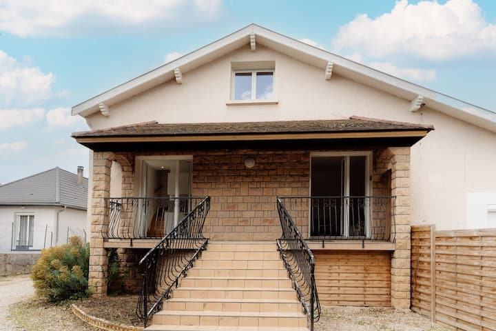 13 Pers 2 Appartements | Groupama, Ldlc & Parking - Meyzieu