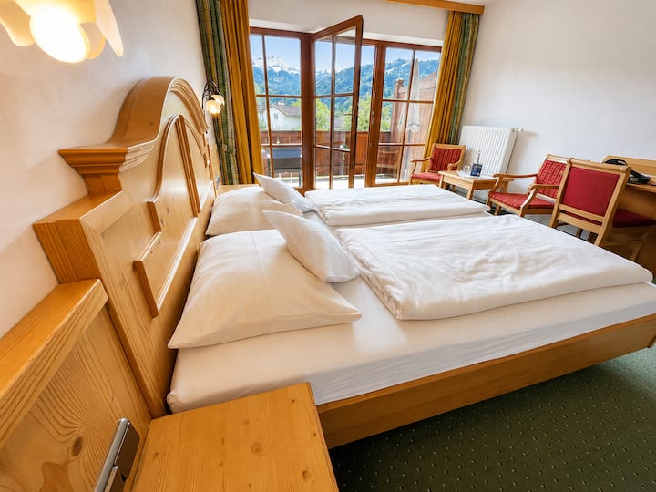 Hotel Schatten | Doppelzimmer 26 Mit Balkon - Garmisch-Partenkirchen