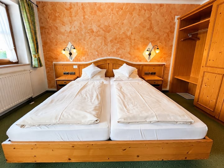 Hotel Schatten | Doppelzimmer 12 - Garmisch-Partenkirchen
