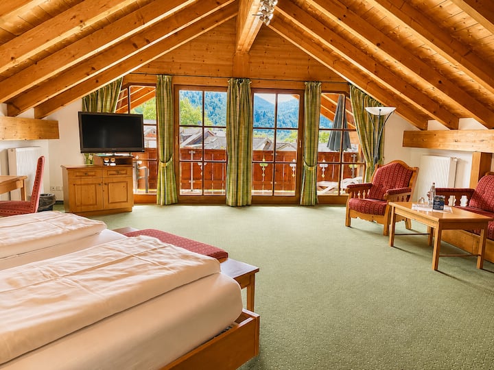 Hotel Schatten | Suite Zugspitze Für 4 Mit Balkon - Garmisch-Partenkirchen