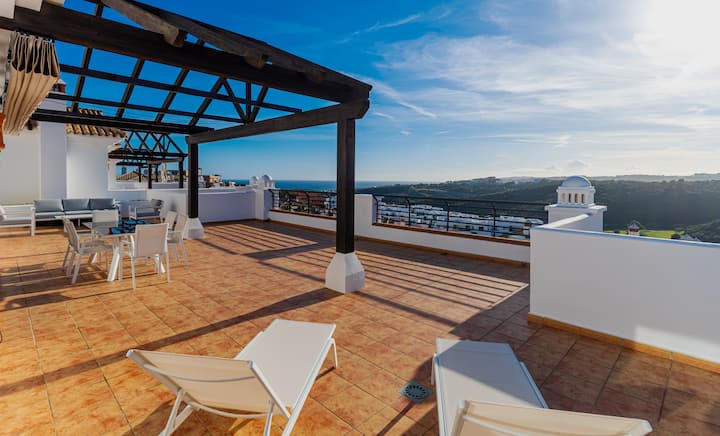 Penthouse With Large Terrace, Sea & Mountain Views - Casares