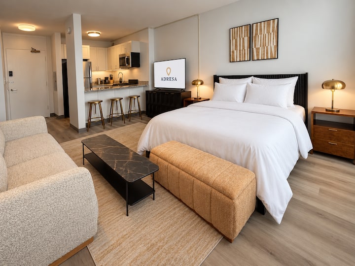 Downtown Chicago | Studio | Sleeps 4 - Chicago, IL