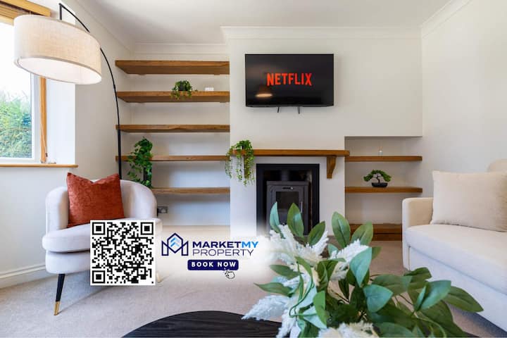 Spacious 4br Home | Sleeps 9 | Parking | Garden - Littlehampton
