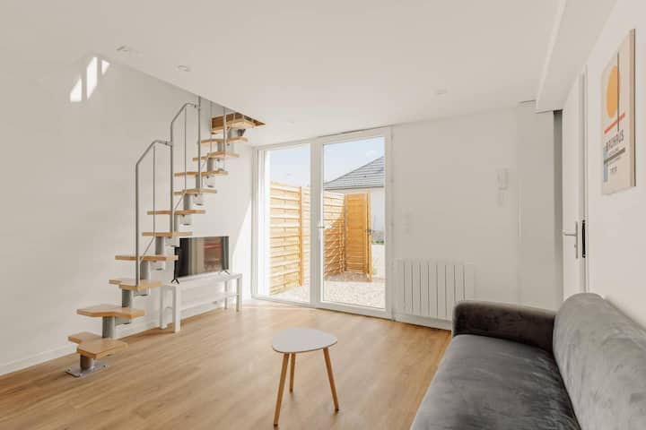 Logements 14 Pers Avec Parking Proximité Ldlc - Lyon-Saint Exupéry Airport (LYS)