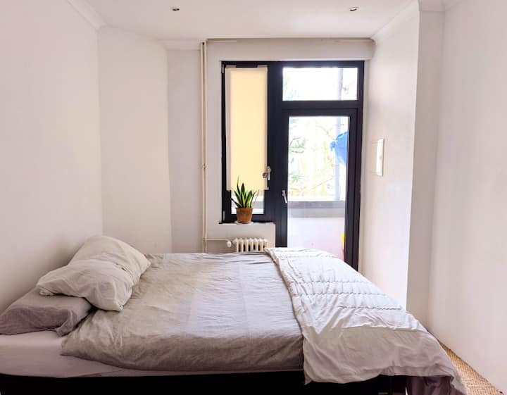 Facing Chazal Park • 8 Min Bike To City Center - Bruselas
