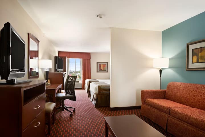 Wingate San Marcos | 2 Queen Suite | River Nearby - San Marcos, TX