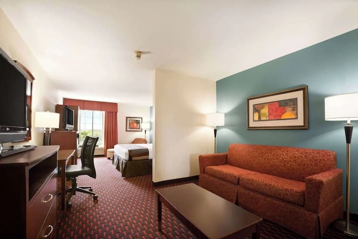 Wingate San Marcos | King Suite | Near Txst - San Marcos, TX