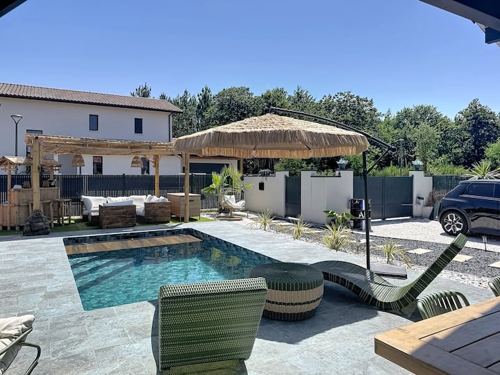 Maison D'architecte De Plain-pied Avec Piscine - Saubion