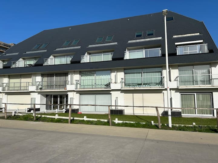 Rustig Gelegen 3 Kamer Appartement Vlakbij Zee. - Nieuport