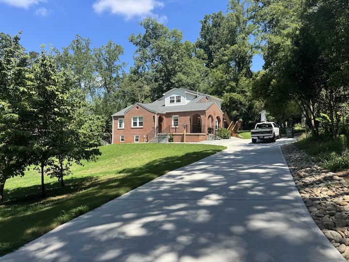 Downtown Clemson Home-walk Everywhere! - Clemson, SC