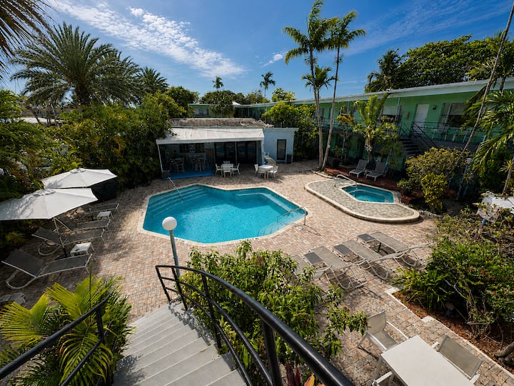 Victoria Park Hotel - Studio Two Queen Beds - Fort Lauderdale, FL