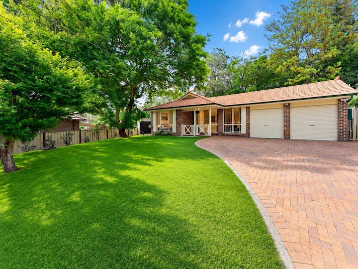 Stylish Epping 4br Home Near Station & Parking - Auburn
