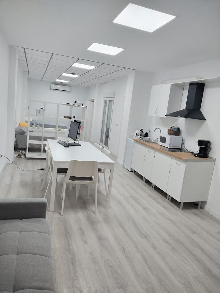 Acogedor Y Económico Estudio En Planta Baja - Almería