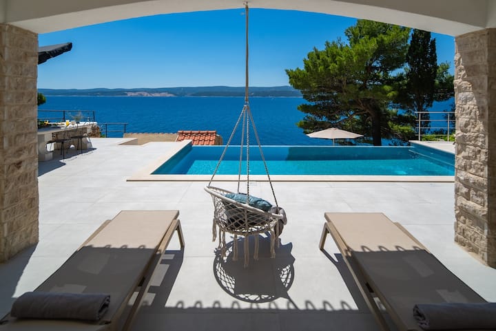 Beachfront Villa Nino, 5 Bedroom Villa With Heated - Mimice