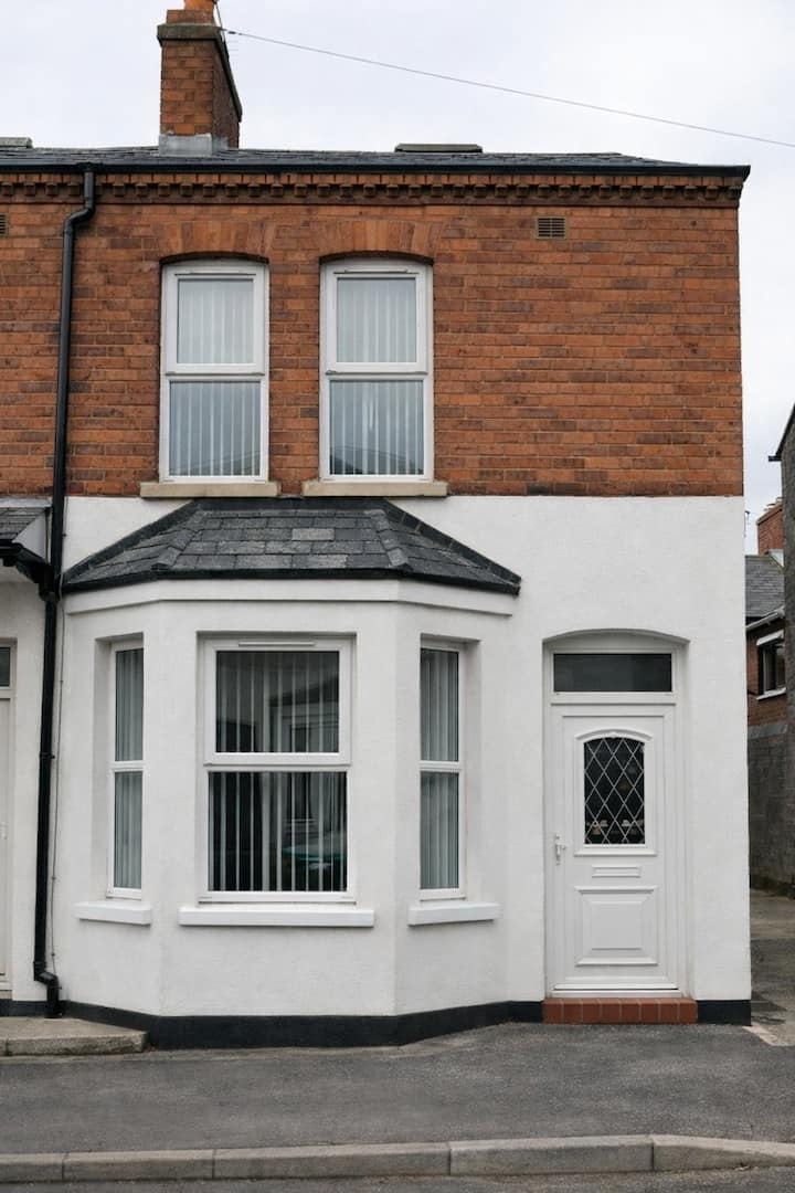 Modern Terrace Hideaway - Belfast