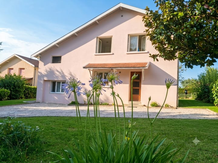 ​ Villa Zen & Spa - Proche Aéroport - Pérouges