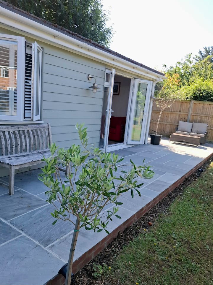 New, Garden Studio In City Centre - Chichester