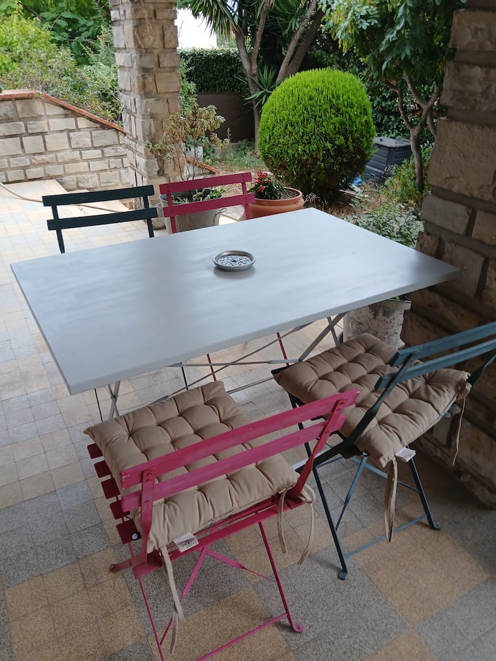 Appartement Dans Villa. - Ollioules