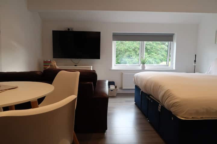 Modern Luxury Town Centre Flat | Sleeps 2 - Penrith