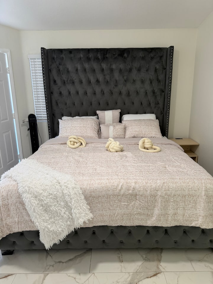 Luxury Cal King Suite | Cocina | Entrada Privada. - ノースラスベガス, NV