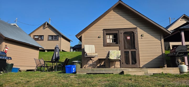Cabin #6
Located On The Waterfront - Prince Edward