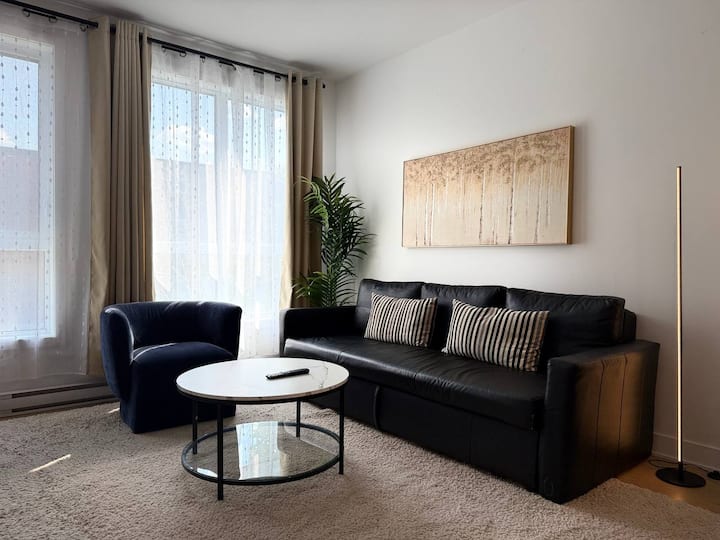 Modern 2br Montreal Apartment With Parking - Varennes