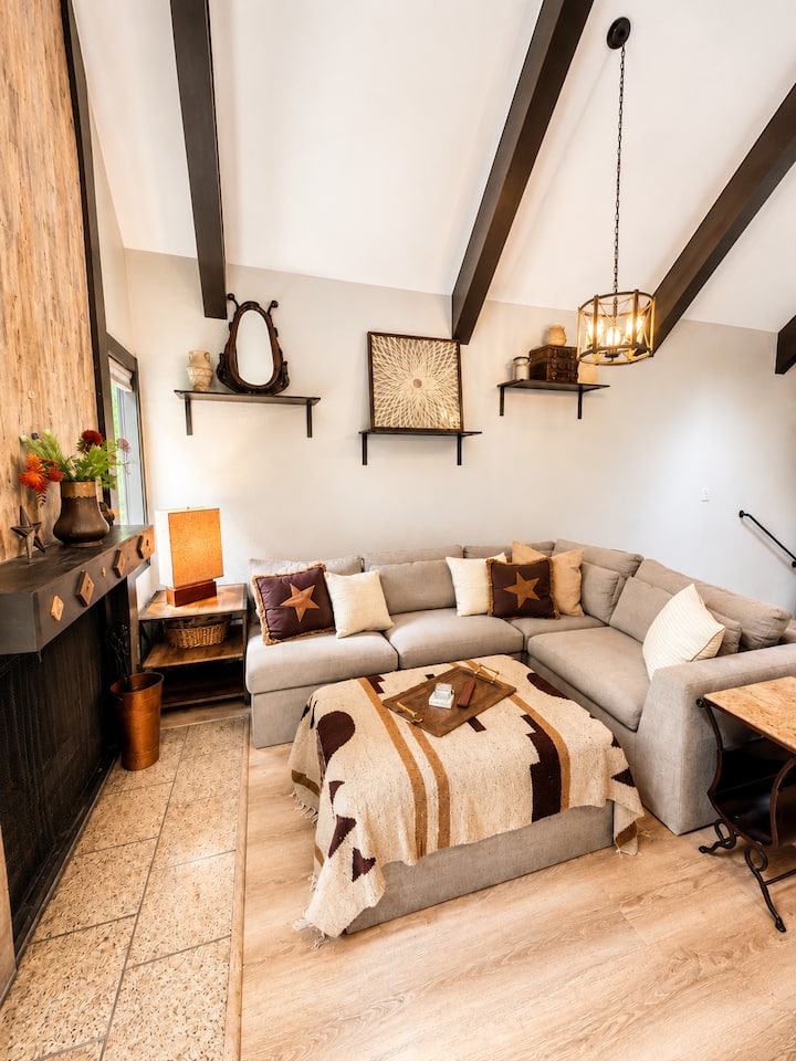 Newly Styled Tahoe Getaway: 2br+loft; 5min To Lake - Carson City, NV