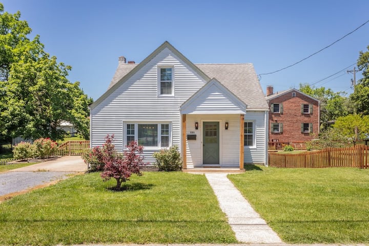 Friendly City Cottage - Harrisonburg, VA