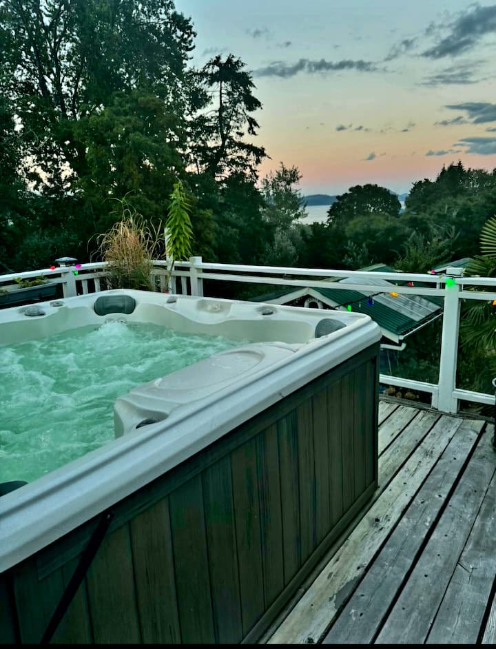 Welcome To Your Beautiful Saltspring Island Escape - Salt Spring Island