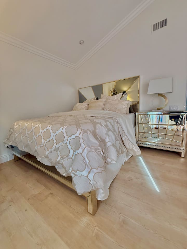 Luxury Private Room Mission Viejo - Mission Viejo, CA