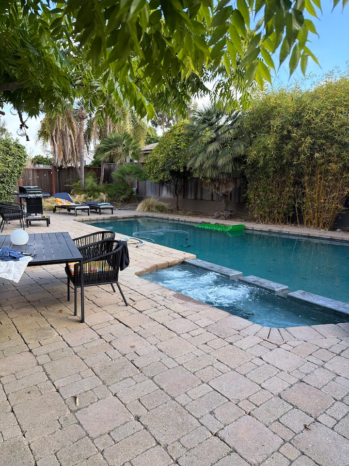 Cozy Private Beach Adu Minutes From The Ocean - Encinitas, CA