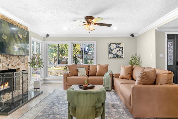 Corona Golf Course Pool Home 4b/3b - Pet Friendly - Corona, CA
