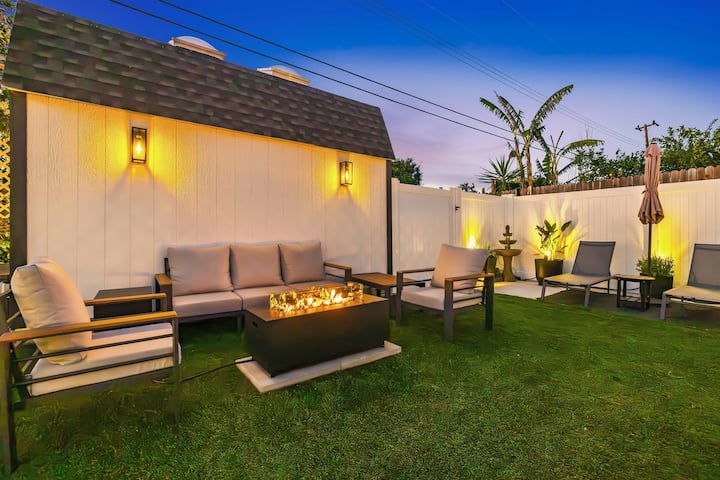 Luxury 3br Retreat | Hot Tub, Fire Pit & Games - Simi Valley, CA