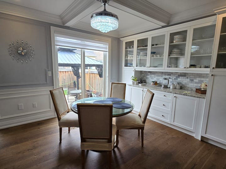 Premium Oakville Retreat For Families - Oakville