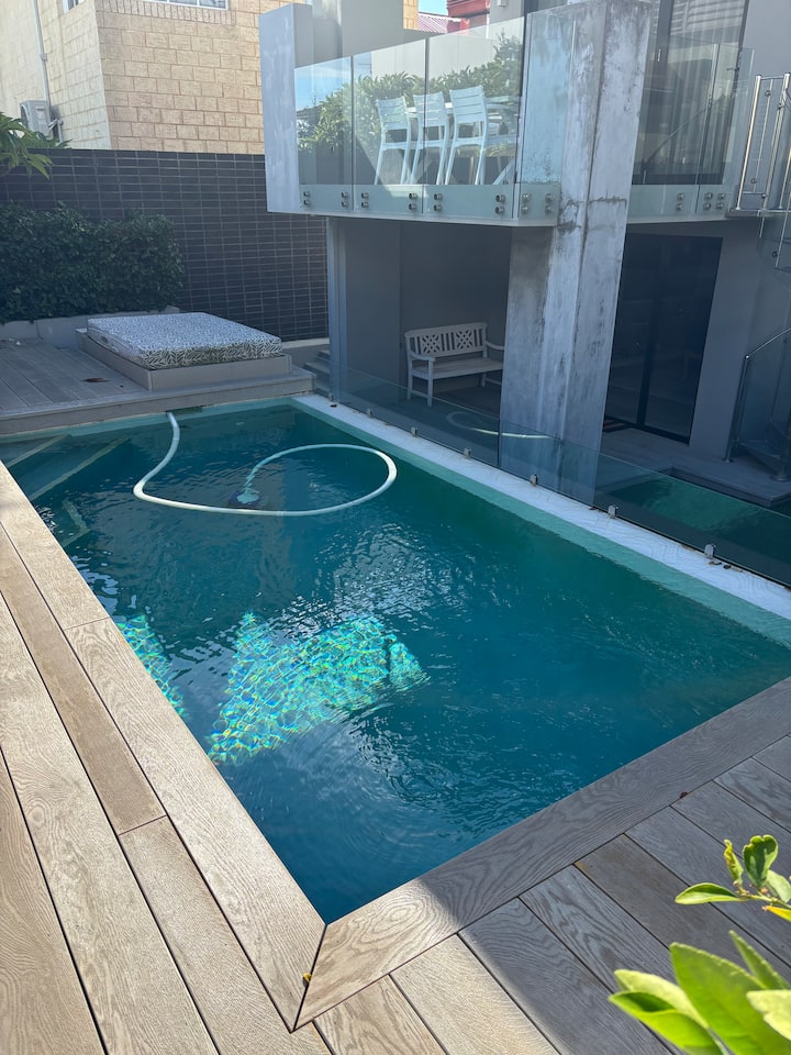 Luxury With An Unbeatable Location - Cottesloe