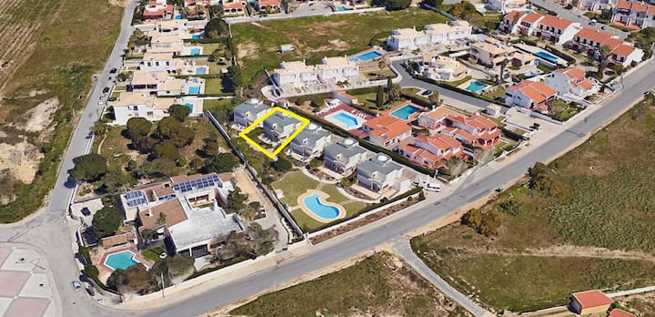 Moradia Geminda Perto Da Praia Com Wi-fi E Ac - Albufeira