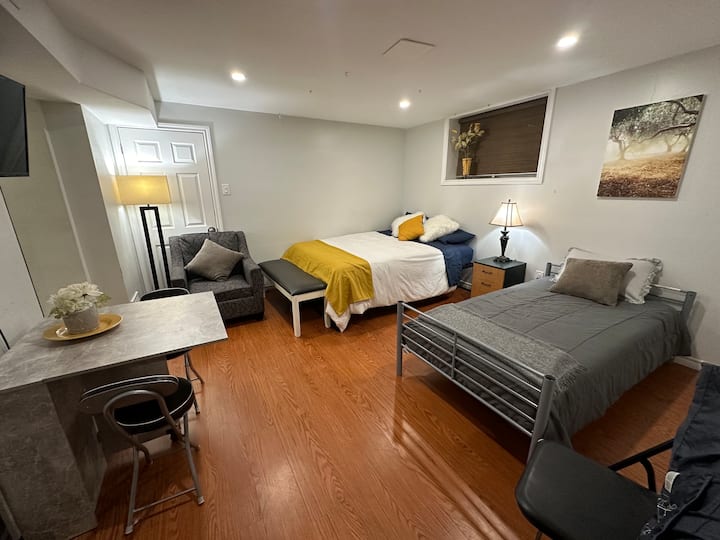 Private Suite Near Subway, Shops & Airport - Vaughan