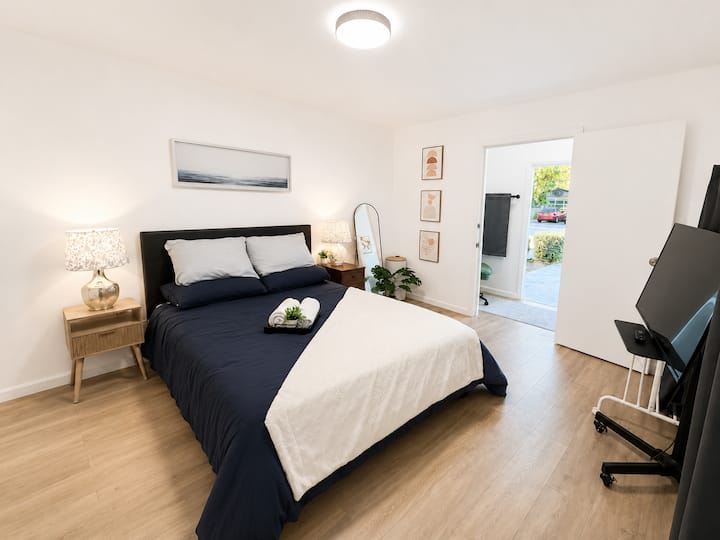 Jane's Home (Tl) | Walkable To Meta, Priv. Entry - Bay Beach, CA