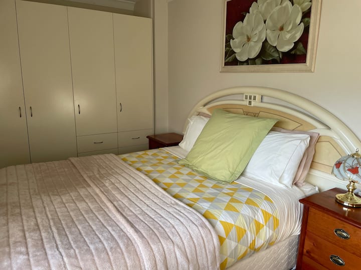 2 Bedroom Apartment In The Heart Of St Marys - Sydney
