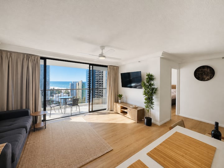 Surfers Century Resort Walk To Beach Pool Parking - Surfers Paradise
