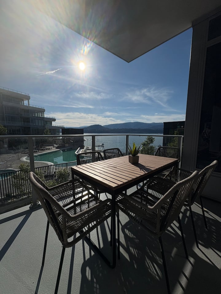 Luxury Lakefront Retreat | Pool, Hot Tub & Gym - Kelowna