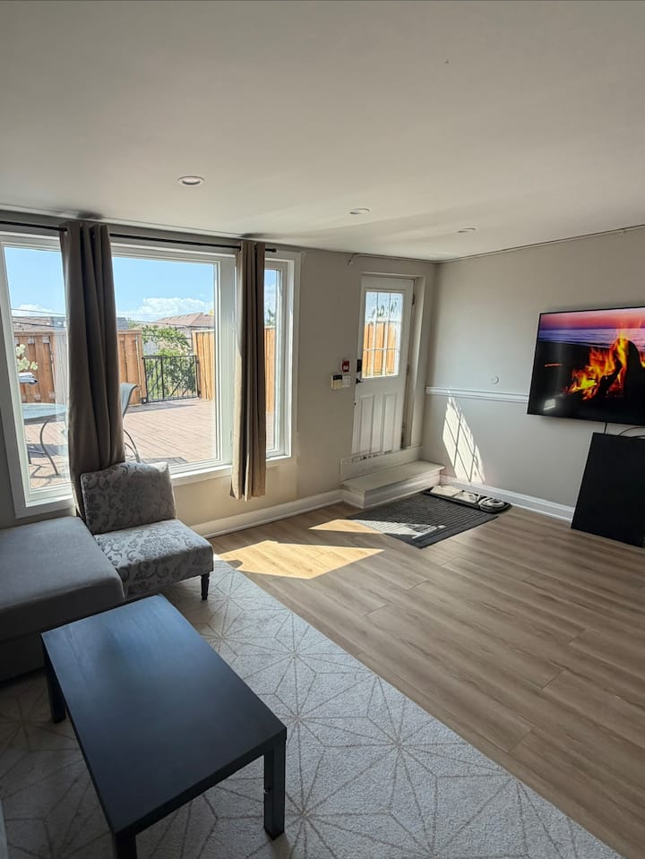 A Modern 3 Bedroom Minutes From Downtown Toronto - Mississauga