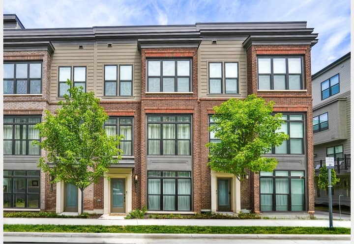 Luxe Bethesda Townhome - Maryland
