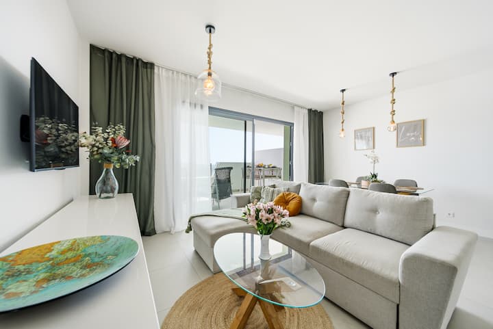 Modern Apartment W/ View,  Spa, Gym & Pools - Sitio de Calahonda