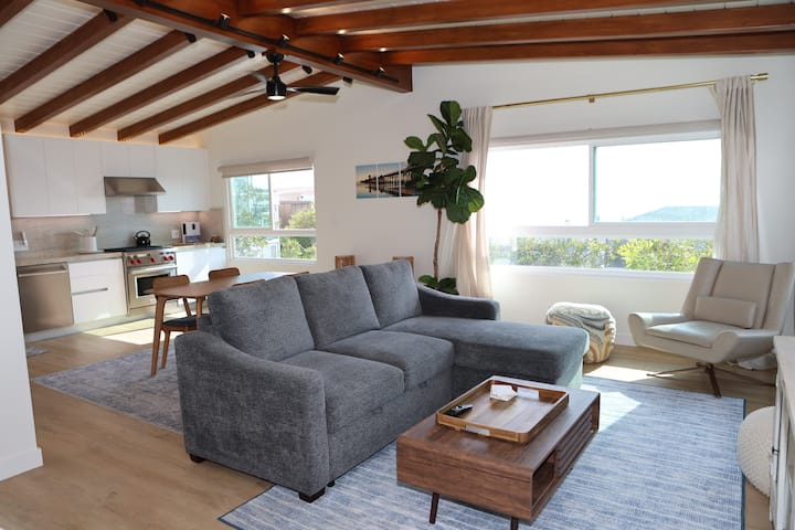 2 Bed/2 Bath Newly Remodeled With Ocean Views! - Manhattan Beach, CA