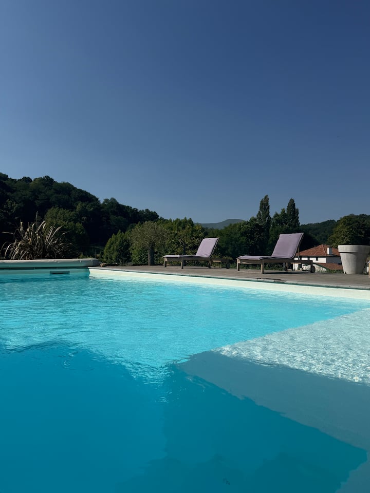 Villa Basque Et Piscine Chauffée - Hasparren