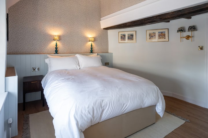 Stay Above A Charming 1774 Country Pub - Bicester